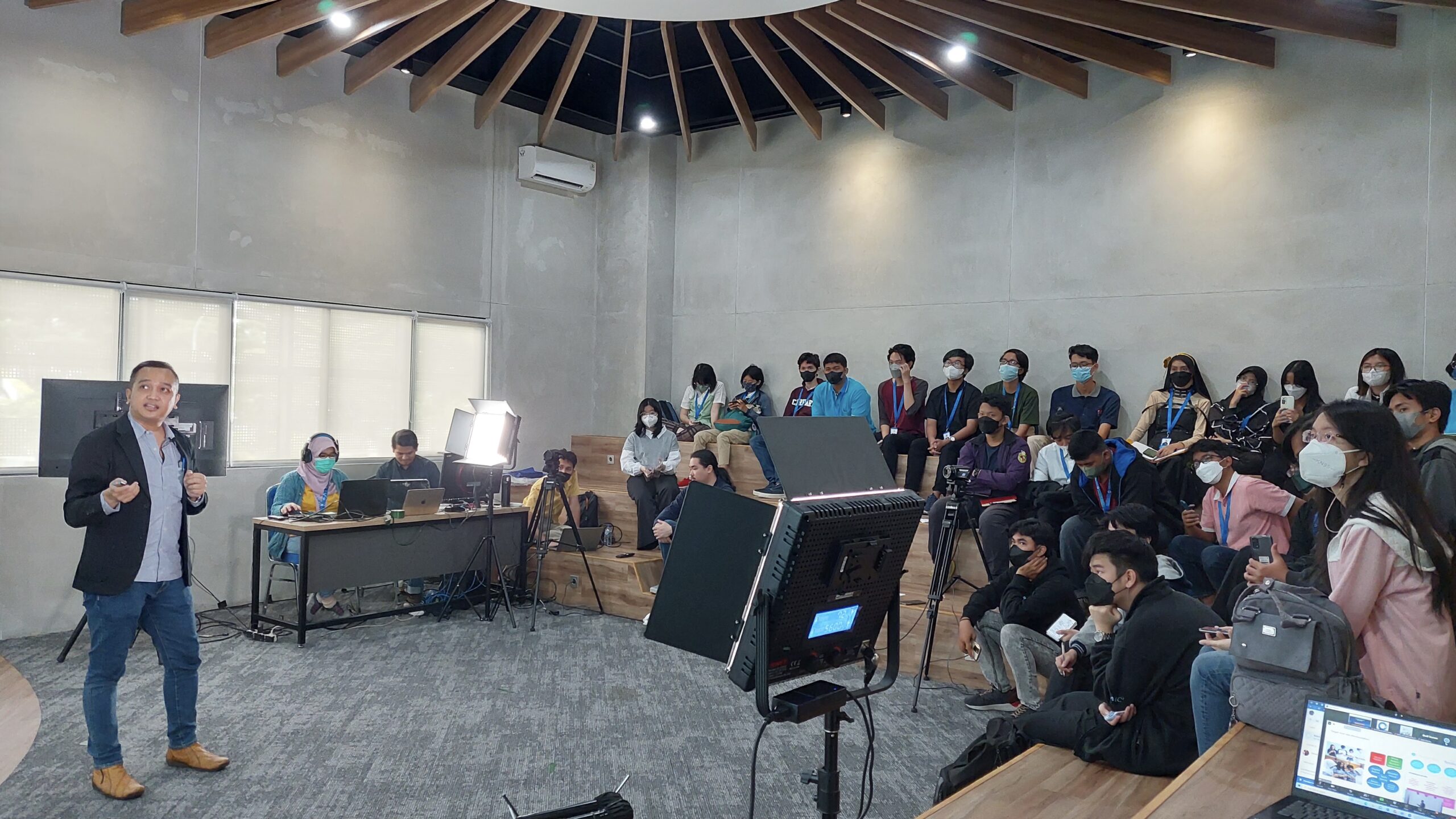 Kuliah Umum Peluang Jurusan Animasi dan Event MNP di Metaverse oleh Festivo - Multimedia ...